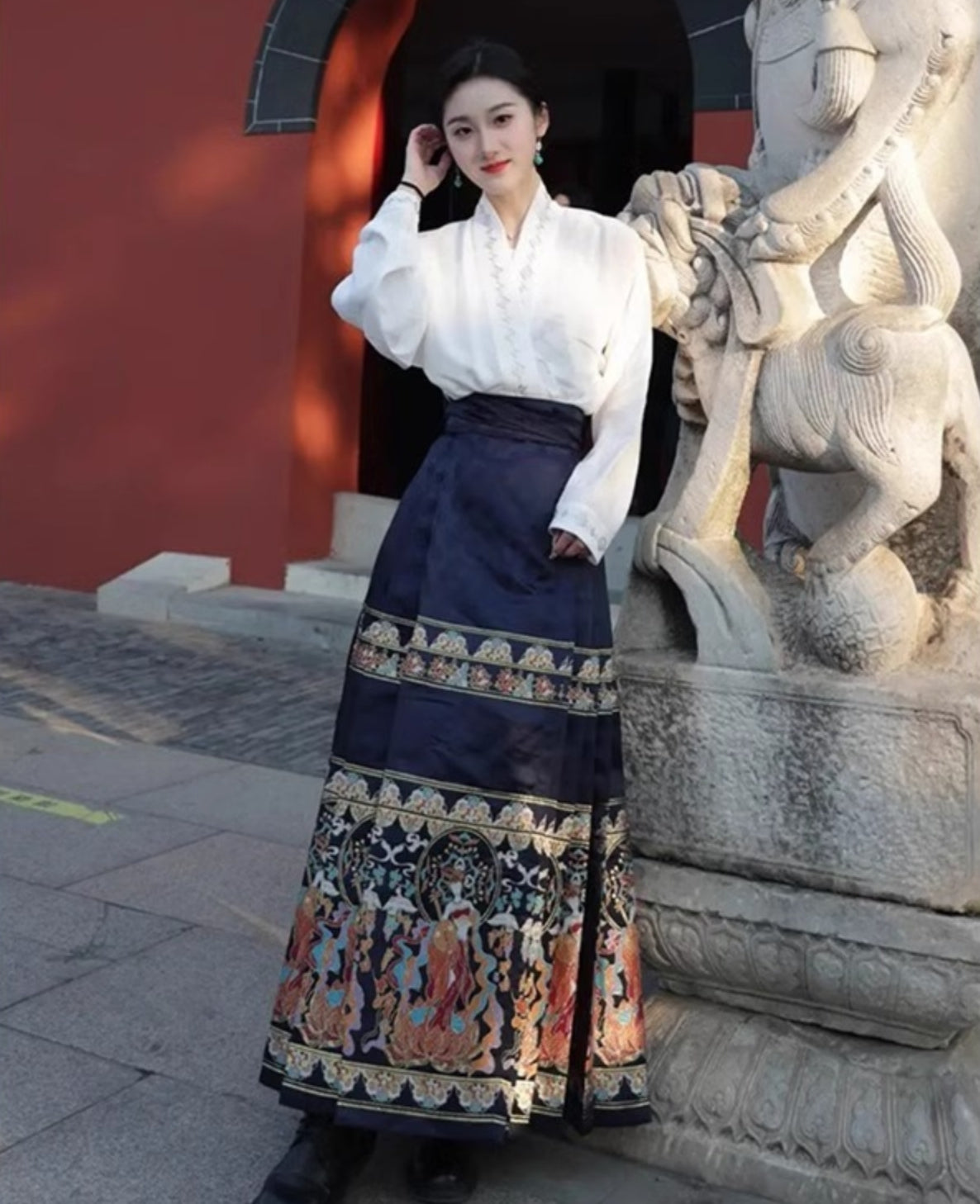 Traditional Chinese V Neck Hanfu Shirt and Horse-Face Skirt 2-Piece Se ...